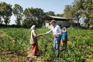 Agricultural professionals in extension services worldwide build new ...