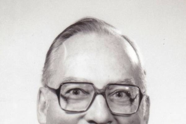 Lester V. Manderscheid